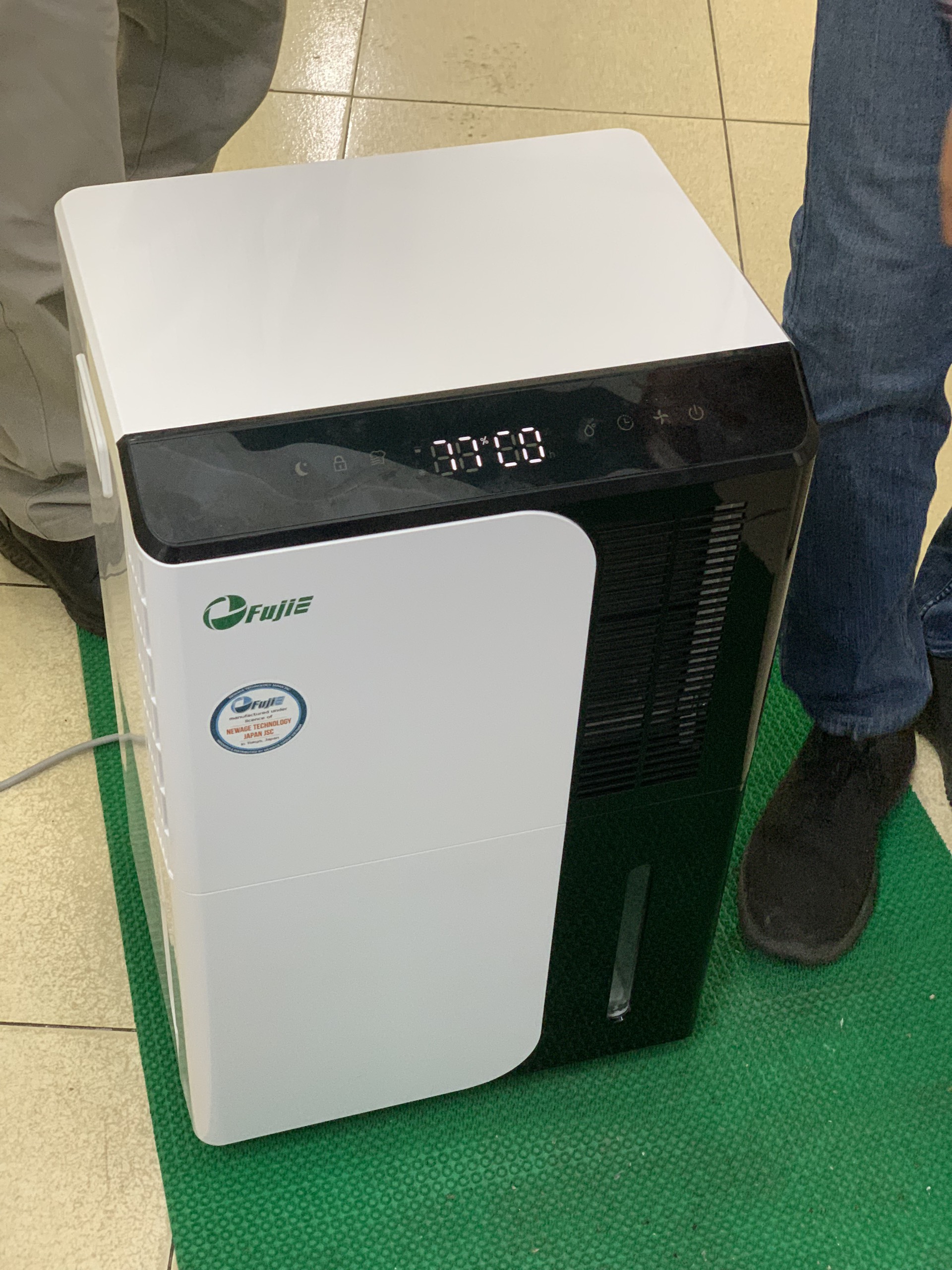 Máy hút ẩm FujiE HM-950EC công suất 50 lít/ngày